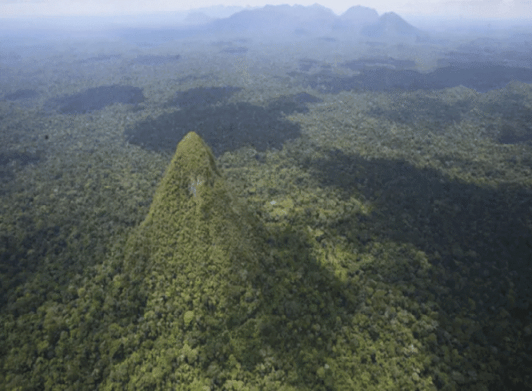 El Cono: la misteriosa “pirámide” sagrada que sobresale en la selva ...